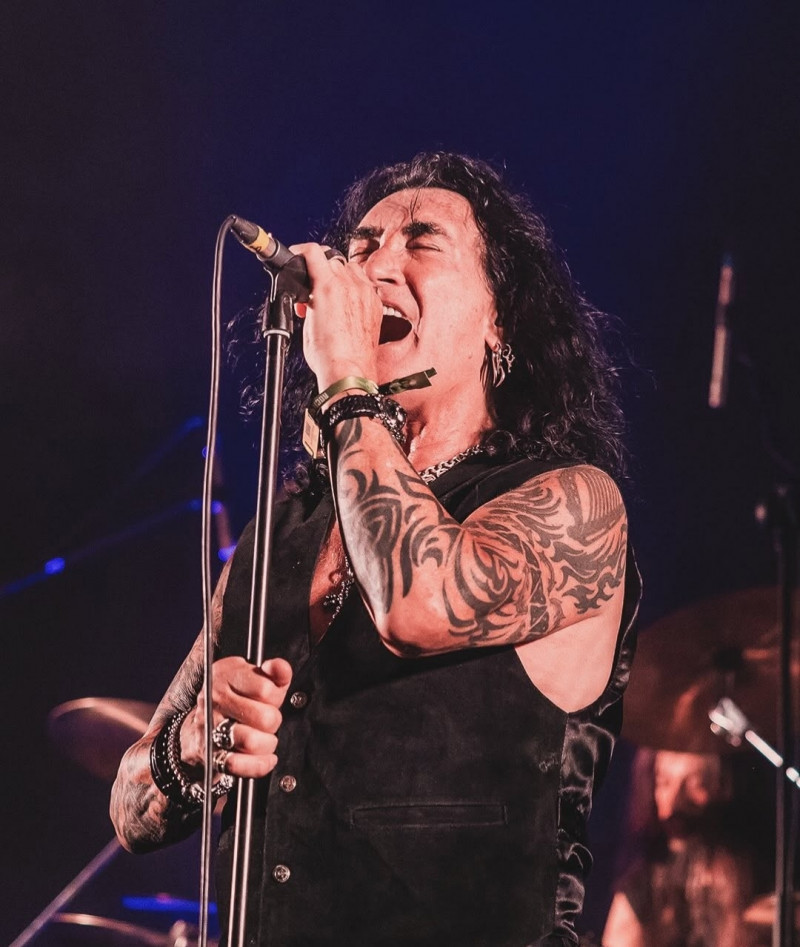 Mixmediamax | Rahasia di Balik Suara Emas Robin McAuley yang Tetap ...